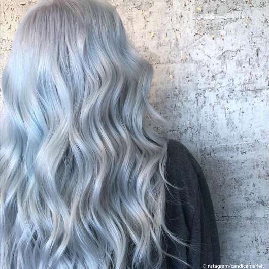 Titanium Silver ist die wohl coolste Haarfarbe diesen Herbst - Pinkmelon
